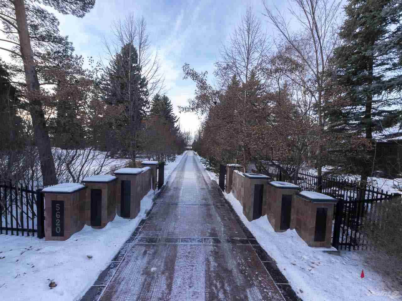 7 Acre Edmonton Estate With Options To Develop – Luxury Residence