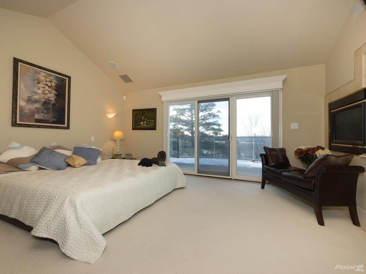 7 Acre Edmonton Estate With Options To Develop – Luxury Residence