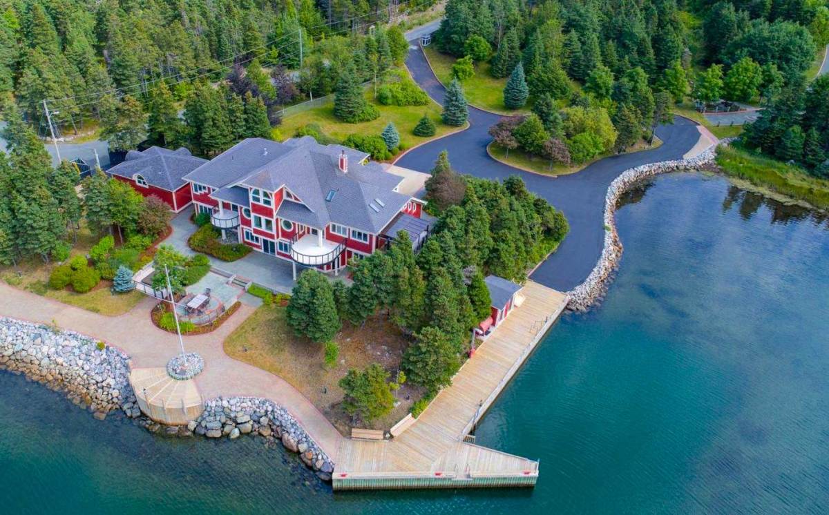 Grand Estate In Conception Bay South Newfoundland – Luxury Residence