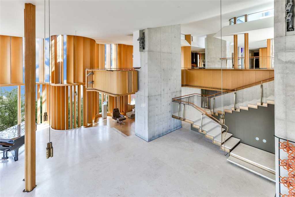 Famous Integral House In Toronto Up For Sale – Luxury Residence