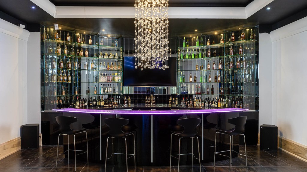 The Saint George Manor In Mississauga Is For Sale – Luxury Residence