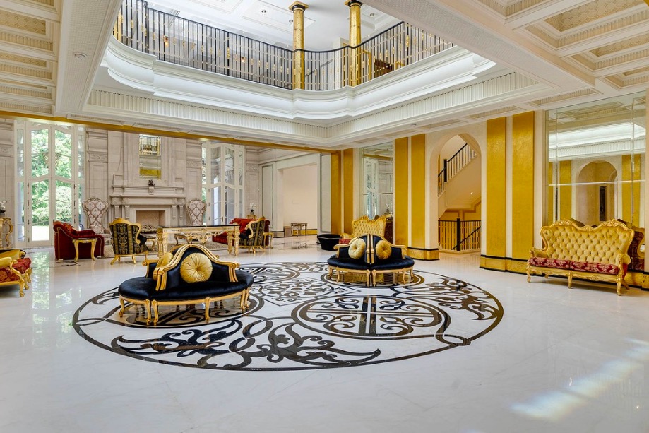 The Saint George Manor In Mississauga Is For Sale – Luxury Residence